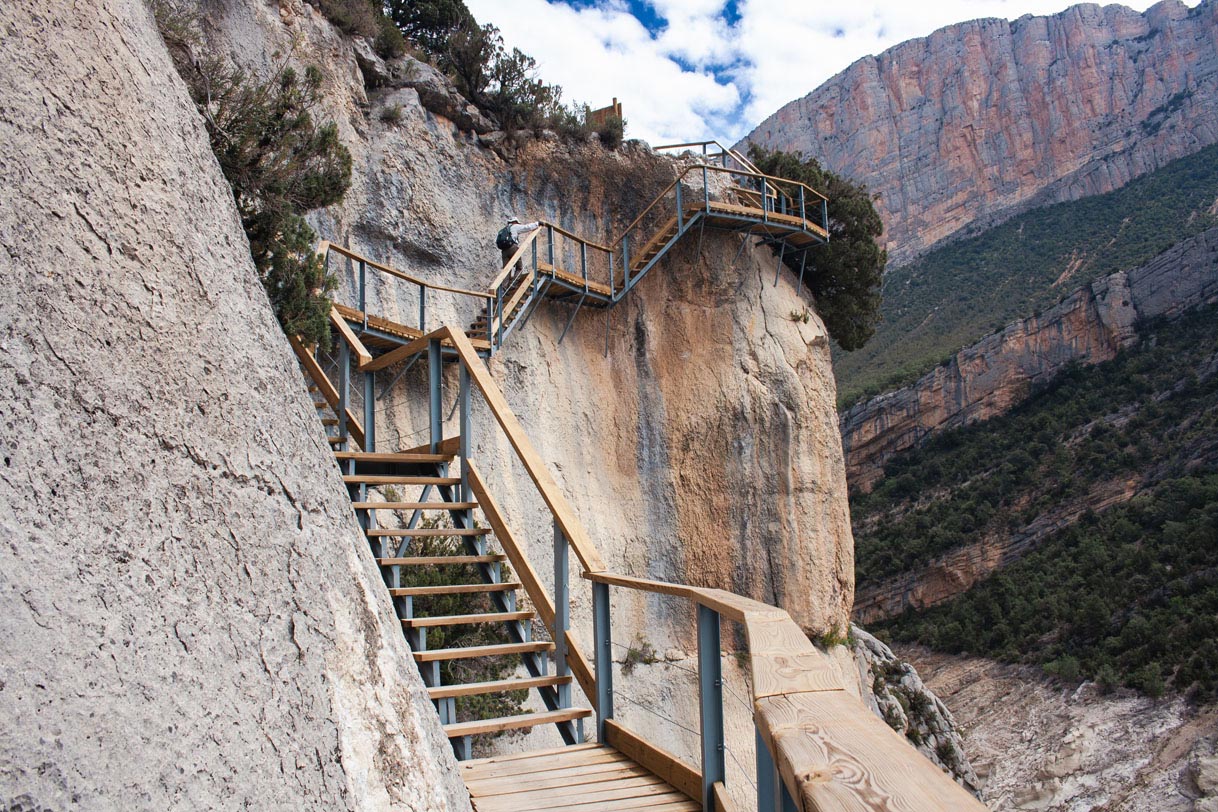 Pasarelas de Montfalcó: reapertura de la ruta de vértigo en Huesca ...